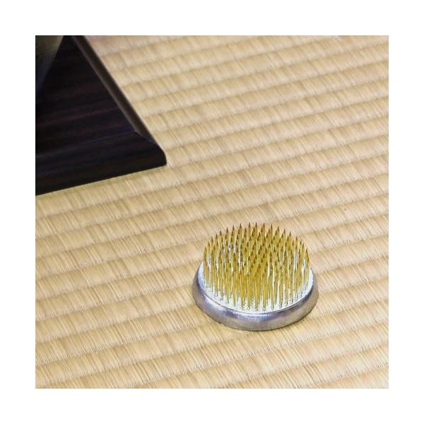 【スペック】剣山:Φ5.9×高さ2(cm)針本数:170本 国産【備考】これから生け花を始められる方必見!!取り扱いやすい華道用の剣山をリーズナブルな価格にてご提供。 池坊などの、プロや先生も扱う品物だから安心してお使い頂けます。専用の箱に...