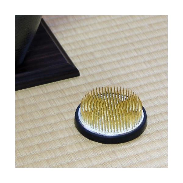 【スペック】剣山:Φ8.5×高さ2.5(cm)針本数:398本 国産【備考】これから生け花を始められる方必見!!取り扱いやすい華道用の剣山をリーズナブルな価格にてご提供。 池坊などの、プロや先生も扱う品物だから安心してお使い頂けます。底部に...