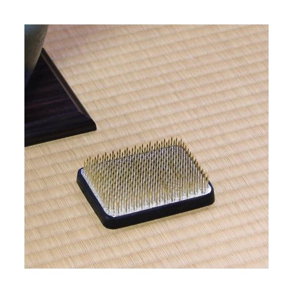 【スペック】剣山:幅9.8×奥行7×高さ2.5(cm)針本数:362本国産【備考】これから生け花を始められる方必見!!取り扱いやすい華道用の剣山をリーズナブルな価格にてご提供。 池坊などの、プロや先生も扱う品物だから安心してお使い頂けます。...