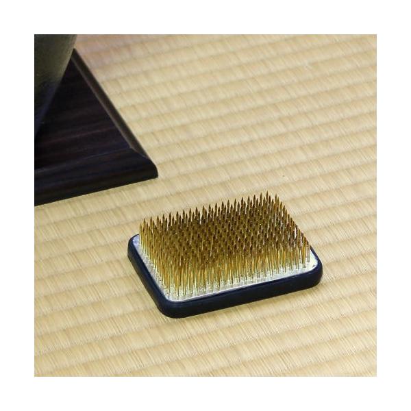 【スペック】剣山:幅9×奥行6.5×高さ2.5(cm)針本数:326本国産【備考】これから生け花を始められる方必見!!取り扱いやすい華道用の剣山をリーズナブルな価格にてご提供。 池坊などの、プロや先生も扱う品物だから安心してお使い頂けます。...