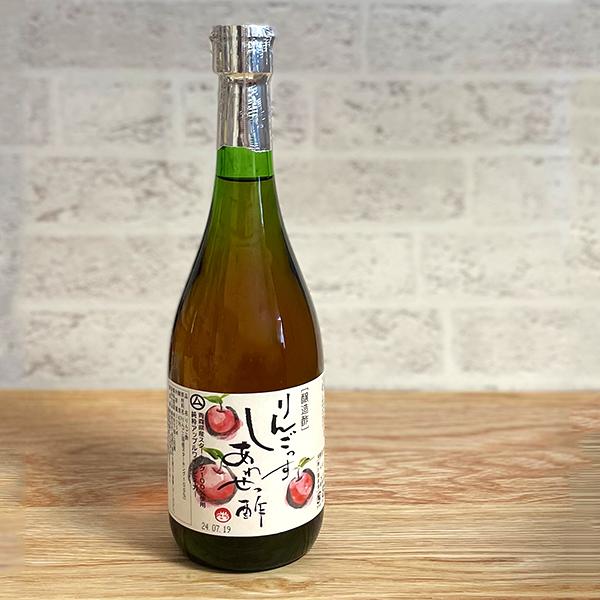 決して大量生産ができない丹精を込めた昔ながらの長期熟成酢です。フルーティーな味わいはお料理に最適です！◆商品概要商品名：りんごっす　しあわせっ酢（りんご酢100%）原材料：りんご酢（青森県産スターキング）酸度：4.7%内容量：720ml