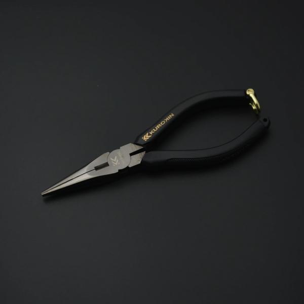 特徴先端部を細かく交差した網目のギザ形状にすることで、部材が滑らずしっかりとつかむことが可能です。従来品と比べて2倍の保持力を発揮。切断刃を無くすことで刃が当たらなくなり、先端部に力が入りやすく、掴む力がアップします。仕様先端部クロスローレ...