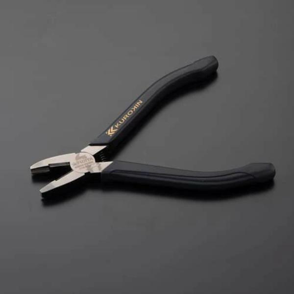 特徴ネジが緩む方向にガッチリと食い込む溝形状で、掴む力を2割向上させました。刃が長いので、幅の広い物でも切断が可能です。錆びたネジも、潰れたネジもガッチリ掴んで取り外すことができるプライヤーです。仕様全長(mm)：160グリップ幅(mm)：...