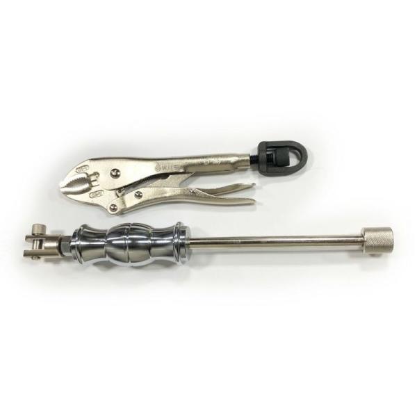 ロッキングプライヤーで対象物をがっちり掴み、スライドハンマー（スライディングハンマー）で引っ張ることが可能です。ネジ穴がない対象物を引っ張りたいときに活躍します。＊備考：スライドハンマーとは、引っ張る方向に叩くことができる工具です。▼スペッ...