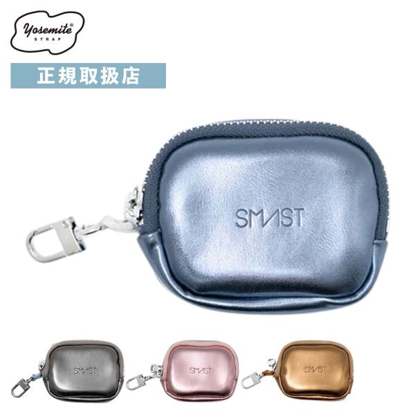 YOSEMITE STRAP/SMAST MINI POUCHメタリック素材のポーチリップやちょっとした小物を入れるのに便利です。ナスカン付きで、モバイルショルダーに付けたりとカスタマイズできます。POPで遊び心のある全7色のカラーバリエー...