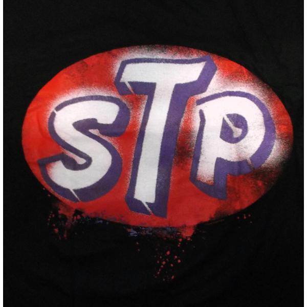 STONE TEMPLE PILOTS UNISEX T-SHIRT: RED LOGO 正規品1992年のデビューからアルバムが4作連続でミリオンセールスを達成し、オルタナティヴ・ロックバンドとして1990年代に大きな成功を収めた、略称S...