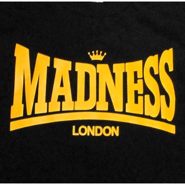MADSDALE GOLD PRINT T-SHIRT 正規品70年代後半、スペシャルズ、セレクター等とともに2トーンムーブメントを巻き起こし、今日まで数多くのバンドに多大な影響を与えているネオスカバンド、MADNESSのTシャツです。Th...