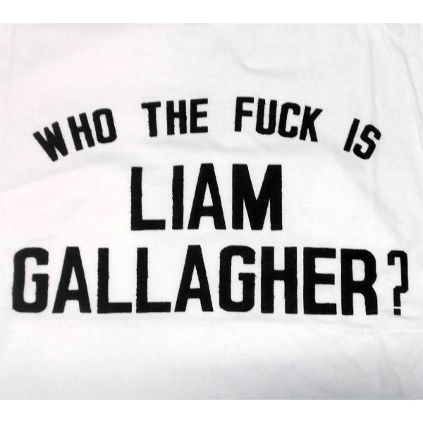 Liam Gallagher Unisex Tee: Who the Fuck…1990年代のブリットポップの中心的人物であり、英国が誇る国民的ロックバンド「オアシス」のVo.リアム・ギャラガーのオフィシャルTシャツ「Who the Fuc...