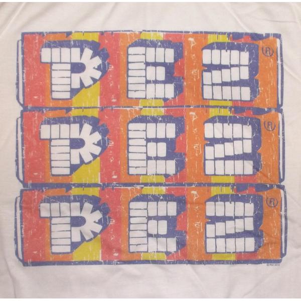 STACKED PEZ LIGHTWEIGHT T-SHIRT 正規品ドイツ語のPfefferminz（ペパーミント）の略を語源とし、エドワード・ハース三世によって1927年にオーストリアでうまれたペパーミント風味のキャンディー「PEZ」の...