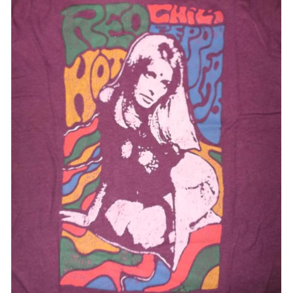 Red Hot Chili Peppers Kneeling Girl /正規品ストリートシーンから出現し今や最強のロックバンドとして君臨、カリフォルニアが生んだ4人組のモンスターバンド=レッド・ホット・チリ・ペッパーズのTシャツ「Knee...