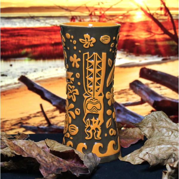 Tiki Farmの2024年リリース・「Paradise Beckons」です。ポリネシアン &amp; ミッドセンチュリー・カルチャーに造詣が深い日本人アーティスト「ムーキーサト氏」によるTiki Farmでのリリース!!濃いサテン ブ...