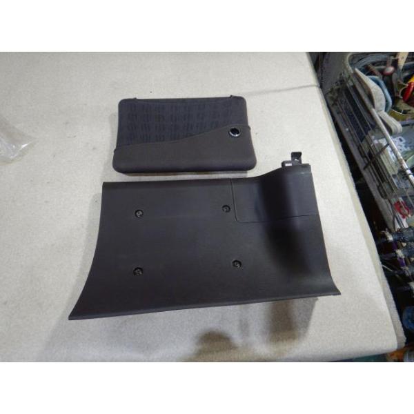 **** 商品説明を必ずご確認ください ****部品管理番号：230327000570210部品名：グローブBOX部品区分：リサイクル品管理品番：Y331914車名：ｉＱ車両タイプ名：3ドアハッチバック通称型式：NGJ10BGXNGN認定型...