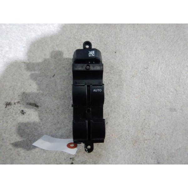 **** 商品説明を必ずご確認ください ****部品管理番号：251120000161900メーカー純正品番：1A34-66-350部品名：パワーウインドウスイッチ部品区分：リサイクル品管理品番：370248車名：フレアクロスオーバー車両タ...