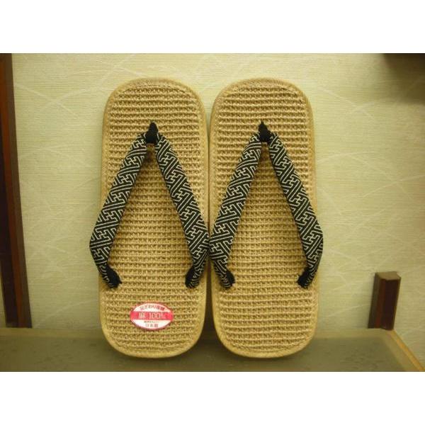 《商品説明》☆素足に快適!!麻表の雪駄です。ゴツゴツした感触が気持ちイイですよ。★鼻緒は縮緬で、裏地は布地を使用しています。足当たりが良いですよ。☆台はお洒落な重ねの台で、底は丈夫な牛革を使用しています。☆和装に普段履きに、海外のお土産にも...