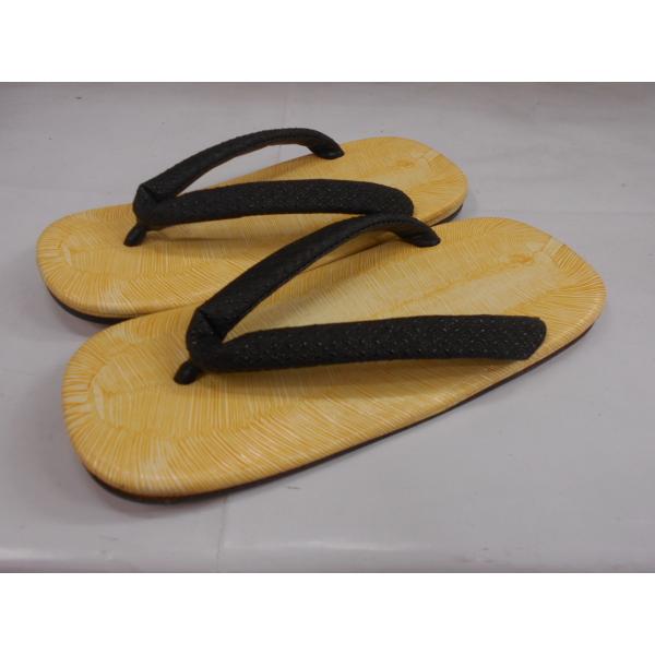 ★当店オリジナル・黄千葉表(ビニール製タタミ柄)の雪駄です。☆鼻緒は印伝の鼻緒を挿げました。裏地は本革を使用しています。☆底は牛革で丈夫です。☆和装に、夏場はカジュアルにも。《サイズ》☆実寸は２３.５ｃｍです。★23.0〜25.0ｃｍ位の方...