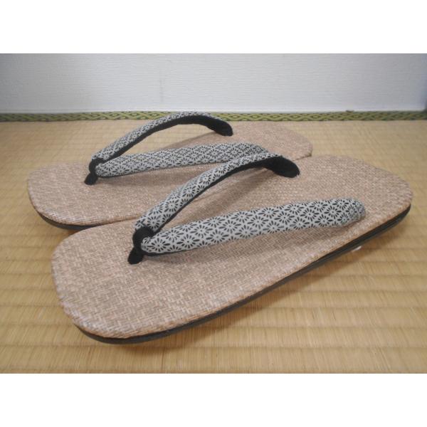 ★素足に好感触・天然パナマ表の雪駄〜印伝風漆の花緒です。☆汗を吸い取りますのでさらりと涼しげ、気持ち良さが味わえます。★底には丈夫な牛革を使用しています。ライト底のものより数段しっかりしており、丈夫で長持ちします。★鼻緒は印伝の鼻緒を挿げま...