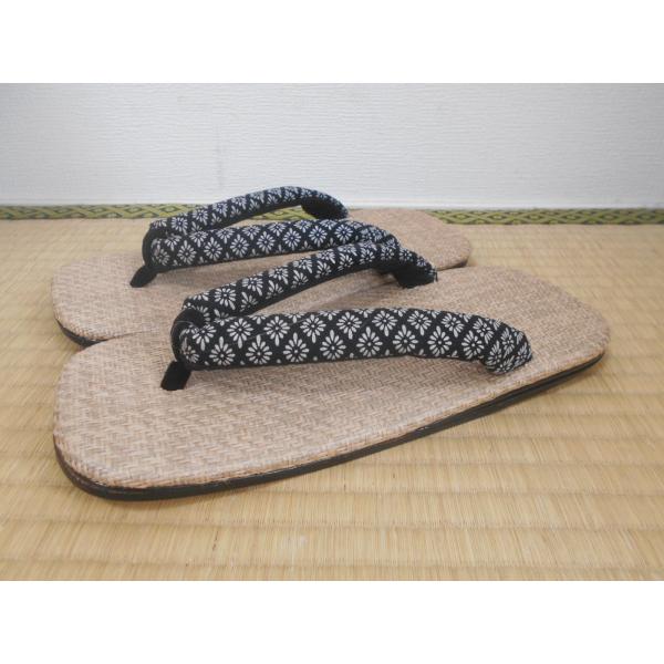 《商品説明》☆素足に快適!!パナマ表の雪駄です。素足に気持ちイイですよ。★鼻緒には印伝風の鼻緒が付いています。☆台はお洒落な重ねの台で、底は丈夫な牛革を使用しています。☆和装に普段履きに、海外のお土産にも如何ですか。《サイズ》★台の実寸は２...