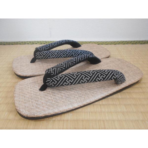 《商品説明》☆素足に快適!!パナマ表の雪駄です。素足に気持ちイイですよ。★鼻緒には印伝風の鼻緒が付いています。☆台はお洒落な重ねの台で、底は丈夫な牛革を使用しています。☆和装に普段履きに、海外のお土産にも如何ですか。《サイズ》★台の実寸は２...