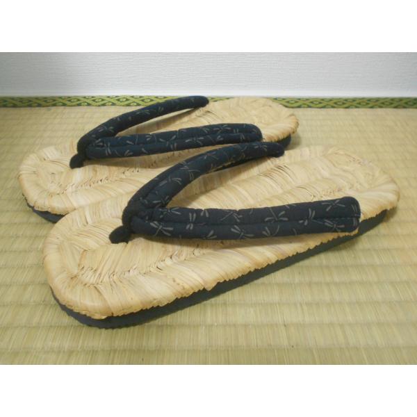 ★手づくり・気持ちいい竹皮表の雪駄です。☆鼻緒は柔らかい布地を使用しています。☆底は軽いスポンジ底です。☆和装に、夏場はカジュアルにもお部屋履きにも。《サイズ》☆Ｌサイズ２５ｃｍ・踵の高さ２.５ｃｍ・幅９.８ｃｍです。★24.5〜26.5ｃ...