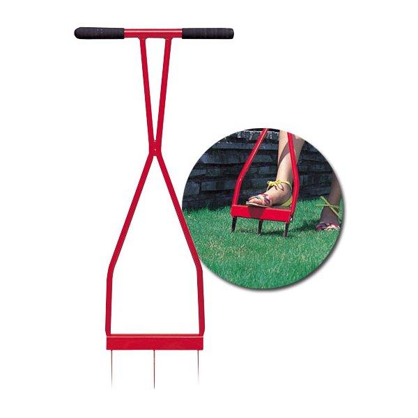 【ここがポイント！】・ゴールデンスター独自の切れ味のよい特殊鋼の刃を使用、軽量で扱いやすい設計です。・古い根をスパッと切り、空気や水、肥料の浸透を良くし、芝生に活力を与えます！【商品詳細】サイズ/（約）幅350××高さ830mm質　量/（約...