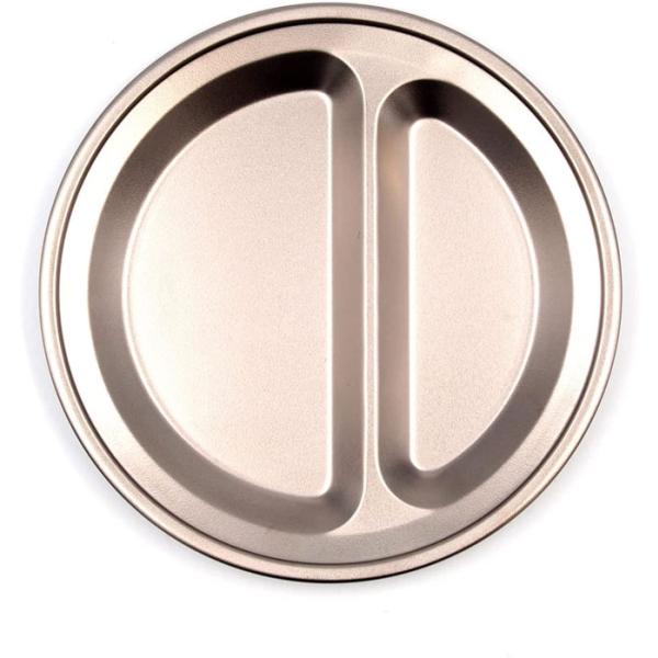 ■ここがポイント！燕三条で製造された、チタンのランチプレートなので安心してお使い頂けます。チタンの特徴：ステンレスの頑丈さとアルミニウムの軽量性を兼ねそろえたアウトドアに適した材質です。抗菌性と耐蝕性に優れ経年劣化がほとんどない為、長くご愛...