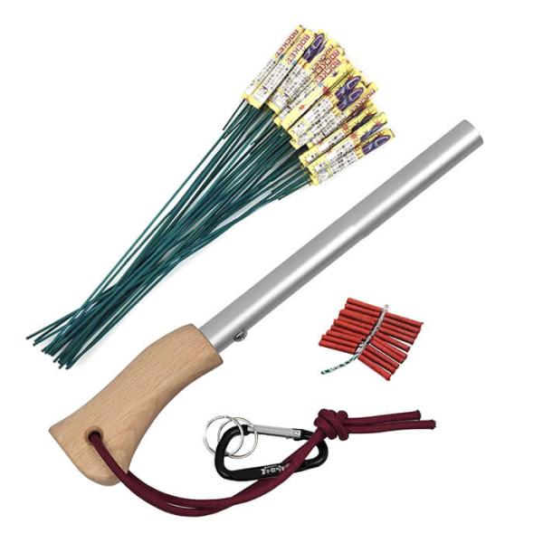 山登り、山菜採り、キノコ採り、渓流釣りなど山で熊と遭遇する場合があります。パイプに爆竹をセットして進行方向に爆竹音を響かせることで人の存在を知らせ、熊等との遭遇を避けます。取っ手は手にフィットします。※天然木を使用している為、木柄の色は写真...