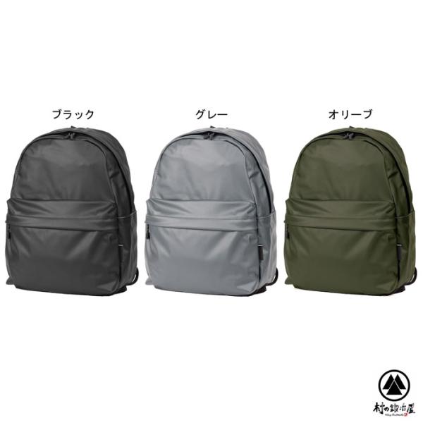 【ここがポイント！】PUコーティング生地を使用したバックパックです。水を弾く素材なので、雨の日のおでかけに最適。ファスナー箇所はカバー付きで雨が侵入しにくくなっています。シンプルなデザインで通勤通学から休日用まで幅広くお使いいただけます。※...