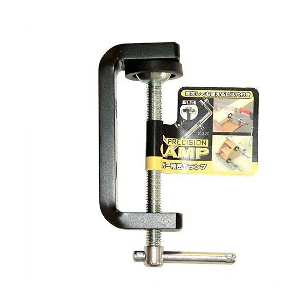 【ここがポイント！】MADE IN JAPANの逸品！精密作業に最適！　工作、ホビーに最適です。。コンパクトな精密クランプ。厚みと幅があり頑丈です。ビス穴があり、作業台などにビス固定できます。【商品詳細】最大口開き：65mmメッキ加工固定ビ...