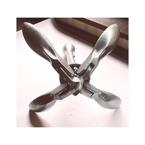 ホールディングアンカー表面加工は耐食性の強い溶融亜鉛メッキを施してあります。折りたたみ式でコンパクトになります。ホールディングアンカー 1.5kg表面加工は耐食性の強い溶融亜鉛メッキを施してあります。折りたたみ式でコンパクトになります。