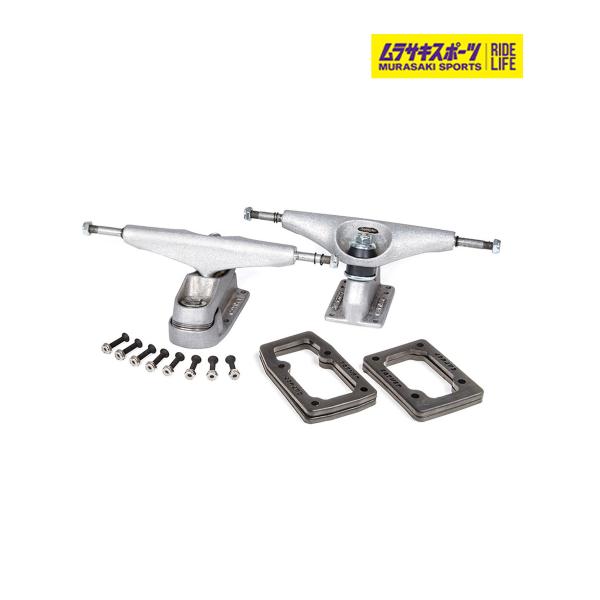 【CARVER】カーバーの元祖スウィングトラック。<br>言わずと知れた、元祖スウィングTRUCK。<br>陸でサーフィンを体現するために開発されたTRUCK。<br>コンセプトはそのままに初期モデルから...