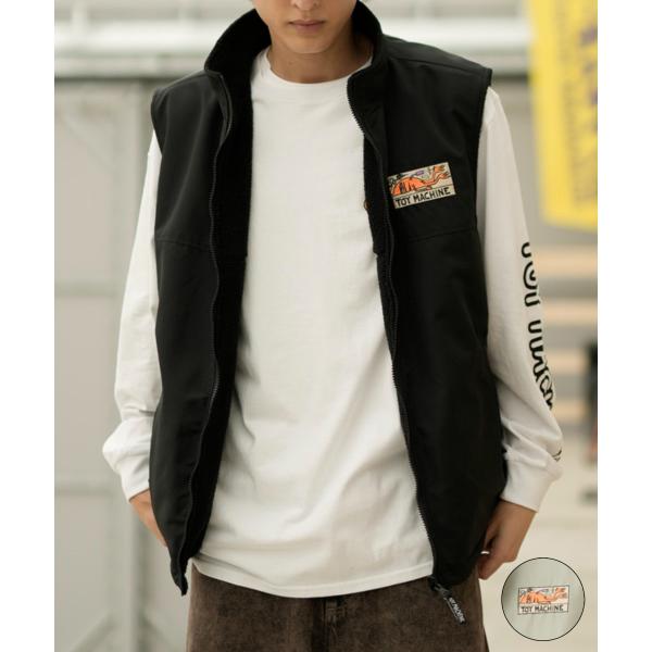 【二通りの着こなしが楽しめるリバーシブルベスト】→こちらの商品はムラサキスポーツの限定商品です●Detailムラサキスポーツでしか手に入らないオリジナルデザインナイロンとボアの二面性によりコーデによってたのしめる！表裏ともにシンプルなワンポ...