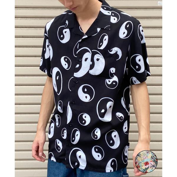 【どんなシチュエーションでも主張できる大胆な総柄シャツ】●ヴィスコース100%●クラシックフィット●胸ポケットあり●ウーブンラベル●カスタムロゴボタン◆おすすめコーディネート無地Tやタンクトップに羽織るだけで一気におしゃれコーデ!!ボタンを...