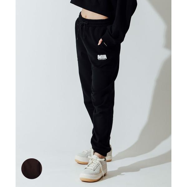 【格闘家 朝倉未来がプロデュースするブランド/Matan Avenir 】どんな場面でも着用しやすい、シルエットにこだわったスウェットパンツです。ウエストのリブを太めにすることでウエストが引き締まって見えるため、ジムや運動時はもちろん、普段...