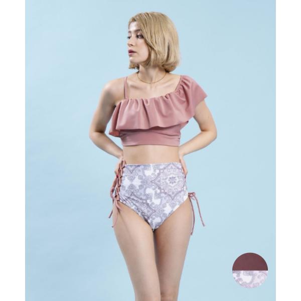 ●夏らしいダマスク柄のフリルワンショルダー×ハイウエストビキニ。●可愛らしくもセクシーなフリルワンショルダーはアンダーがある事により、安心感のある着心地とスタイルup効果も◎●ハイウエストショーツはサイドが調節可能なレースアップデザイン。●...