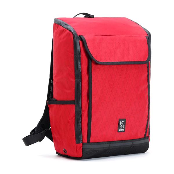 【荷物が多いシーンでの整理整頓がしやすいボックスデイパックのVOLCANをアップデート】CHROMEは、JUKIのミシンとミリタリーグレードに準じたマテリアル、そして廃車から取り外したシートベルトバックルを使用して、1995年に誕生しました...