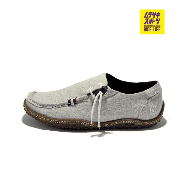 【コンカラーらしい、リゾート感あふれるプレミアムモデル】●アシンメトリーのアッパーデザインが足元に個性を演出●JAPAN FIT：日本人の足型に合わせたワイドなラストを使用した幅広設計●330ｇの軽量設計●リゾート感溢れる、コンカラー春夏の...