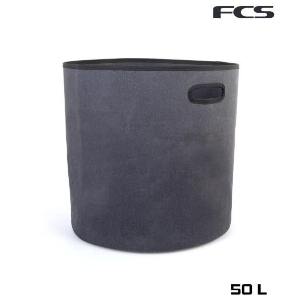 【FCS】エフシーエスのサーフィンアクセサリー耐久性のある防水 50L サーフバケツ。濡れたギアをすべて車の後部座席に保管するのに最適です。FCS サーフ バケットは、サーファーにとって必需品です。砂や海水で車がいっぱいになることなく、ウェ...