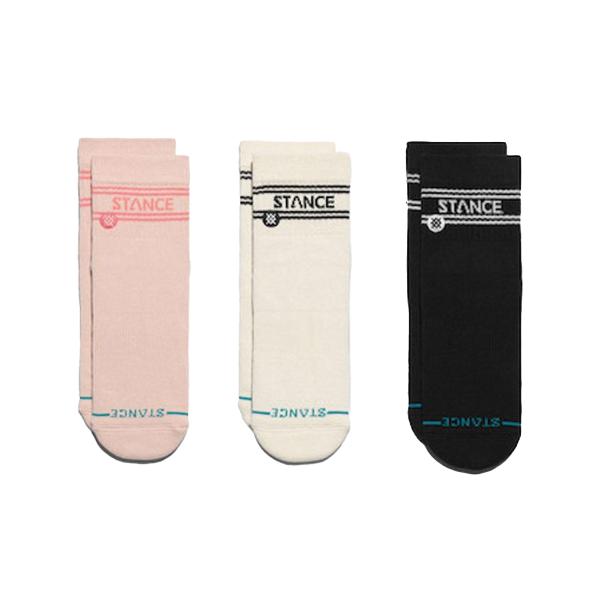 【足元をすっきり魅せるローカット丈の3足組ソックス。】●上質のコームドコットンを使用し、通気性が良く、柔らかで滑らかな肌触りを実現。●ダメージを受けやすい踵とつま先部分には、強化加工が施され、深いヒールポケットと伸縮性のあるアーチサポートが...