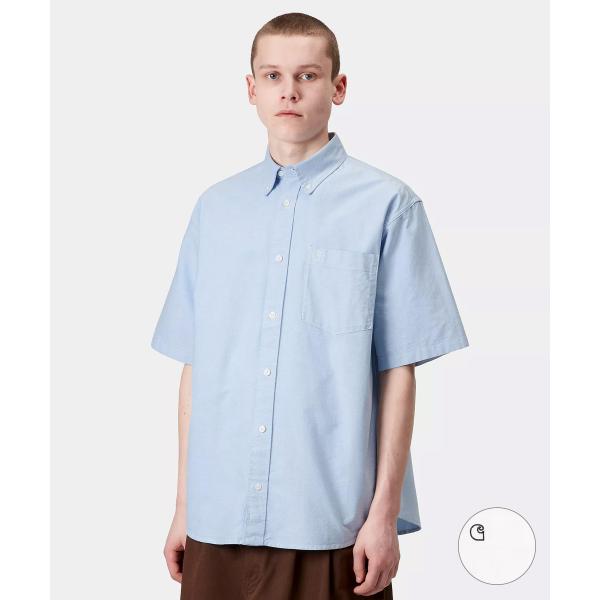 【1枚は持っておきたいシンプル半袖シャツ。】●ゆったりとしたフィット感の軽量オックスフォードコットン生地を使用し、製品洗い加工で柔らかな肌触りを実現しています。●襟とフロントはボタンダウンで、胸ポケットがアクセントになっています。●糸染め●...