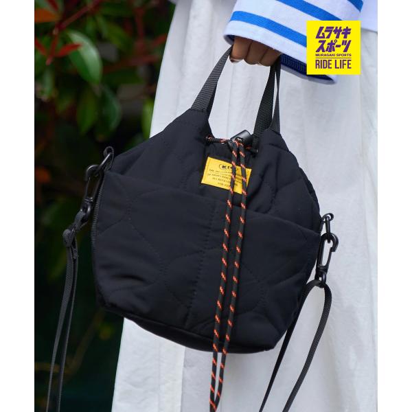 【見た目以上の収納力！FWパデッドシリーズの2WAYショルダーバッグ】●大人気「パデッドポケッタブルミニバッグ」が、 今年は新カラーを加えて、さらにパワーアップして再登場！ KiUらしい機能美とトレンド感を兼ね備えた、注目のアイテムです。●...