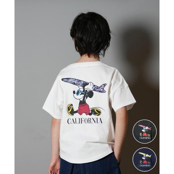 【シルエットもkawaii!ミッキーTシャツ】●夏らしさ全開の、サーフボードを持ったミッキーをプリント。●センター部分が少し長めのデザインシルエットがカワイイ!!≪商品詳細≫■素材■コットン■サイズ目安■【130cm】身幅：42.0cm  ...
