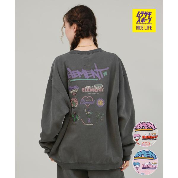 【春秋シーズンの主役級トップス○ゆったりシルエットのスウェット】●ポリエステルコットン100%でオープンエンド340gのスウェット。●裏地は肌触りの良い裏起毛。●後身には色とりどりのPopなステッカー調のロゴプリントが特徴。●左胸にはTAG...