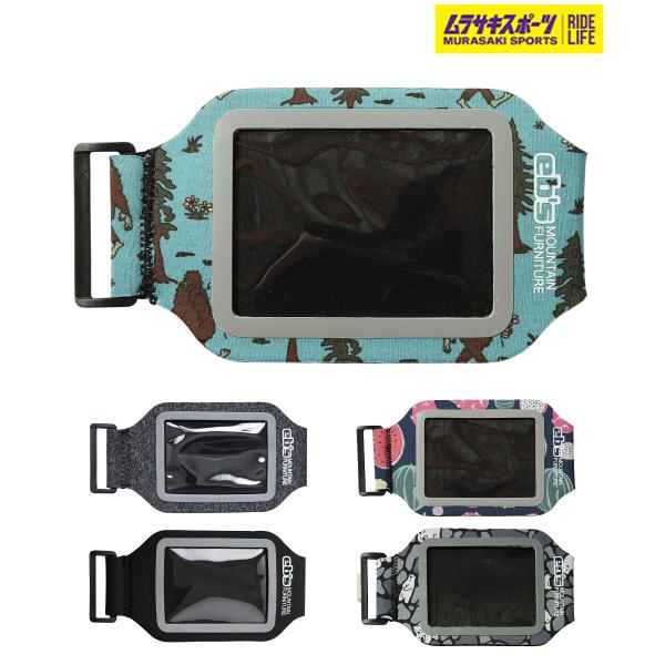 【eb’s】エビスのスノーボードパスケース腕巻きつけ伸縮タイプ（横向き）。リフト券の読み取りに手間取る・・・そんなあるあるをスマートに解決するのが、パスケース。ICパスをウェアに取り付けることで、改札でスムーズに反応し、リフト乗車もノンストレス。