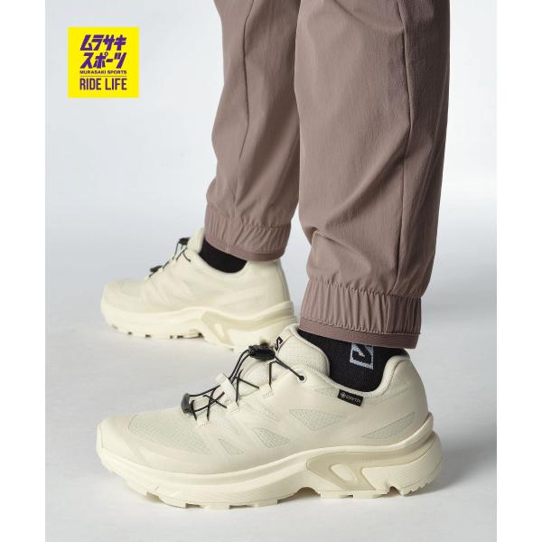 【トレイルからインスパイアされた、デイリーアイテム】●トレイルの機能とデイリーアイテムの特徴が融合した、軽量で安定性がよく快適な履き心地が特徴です。●安定性 / Advanced Chassisを採用した薄型のシャーシ。力強い側面からのサポ...