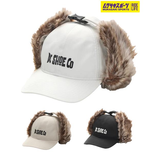 【DC】ディーシーのフライトキャップです。ファッション性と実用性を兼ね備えたフライトキャップ。フロントには手書き風のポップなロゴ刺繍をレイアウト。表地には撥水性のあるポリエステル素材を採用。イヤーフラップの内側にはフェイクファーを施し、耳元...