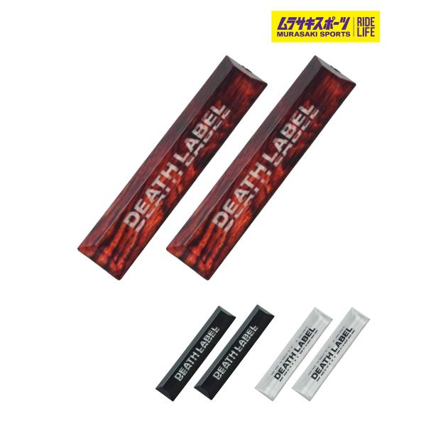 【DEATHLABEL】デスレーベルのスノーボードデッキパット。表面は立体感があるので、滑りにくく安定性を高めてくれます。特徴的なブランドロゴが描かれているのもポイント。2つセットになっているため、お好みの位置に貼ることができます。≪商品詳...