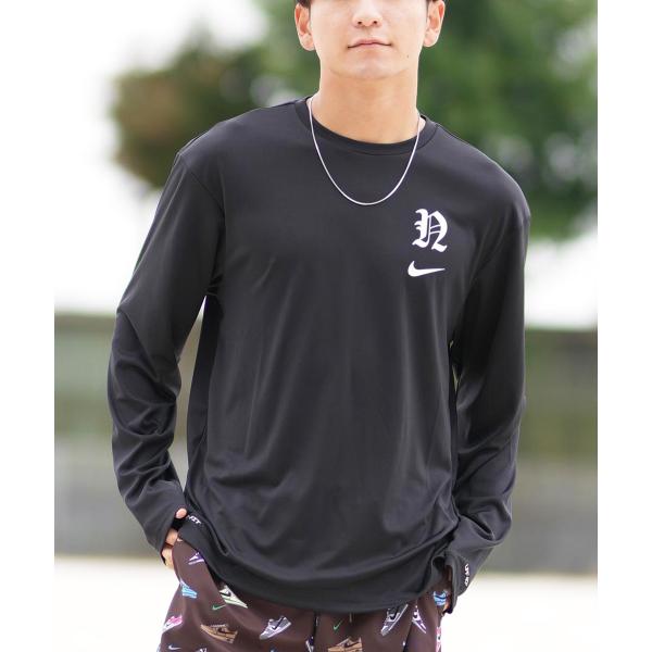 【海やプール、スポーツ時にも大活躍のラッシュガード】●ゴシック様式のアルファベットが特徴の長袖ハイドロガード。●適度にゆとりのあるフィット感で、速乾性に優れたDri-FIT素材で快適な着心地。●UPF40+で日焼け対策にもおすすめ。◆おすす...