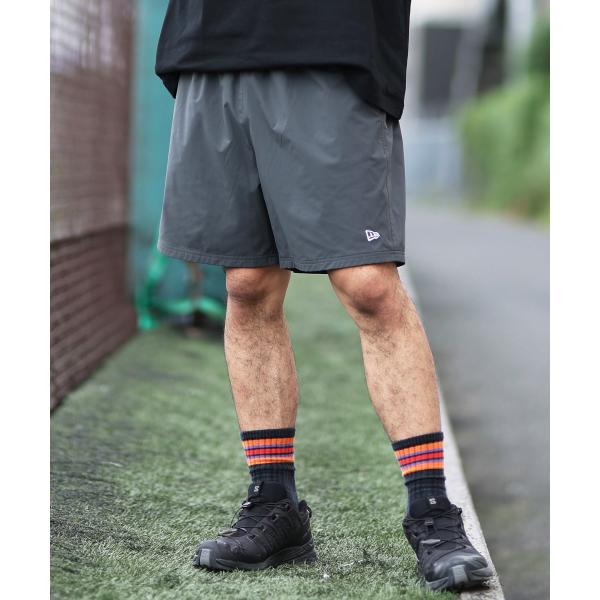 【着回しやすいシンプルな水陸両用ショーツ】●耐塩素加工を施しているので海やプールはもちろん、ストレッチと撥水加工で日常使いにも適した万能ショーツ。●裏地にメッシュを配置。●ポケット内側をメッシュ素材にすることで、容易な水抜きも可能。●フラッ...