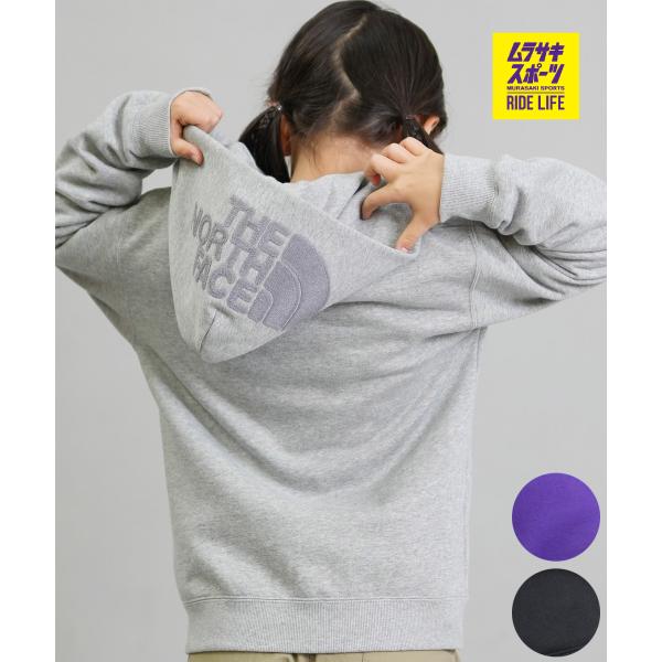 【THE NORTH FACEのロゴをあしらったスウェットパーカ】●コットンとポリエステルを混紡した裏起毛の厚手スウェット地を採用しています。●斜めからも差し込みが可能なので、子どもでも操作が容易です。●フードには立体刺繍で大きくロゴを配置...