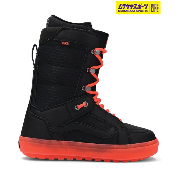 【VANS】バンズのスノーボードブーツ歴代ベストセラーの名にふさわしい、伝統と機能が融合した定番モデル。クラシックなレース仕様にInstep Lace LockoutやInternal Web Harnessでサポート性を強化。V1アウトソ...
